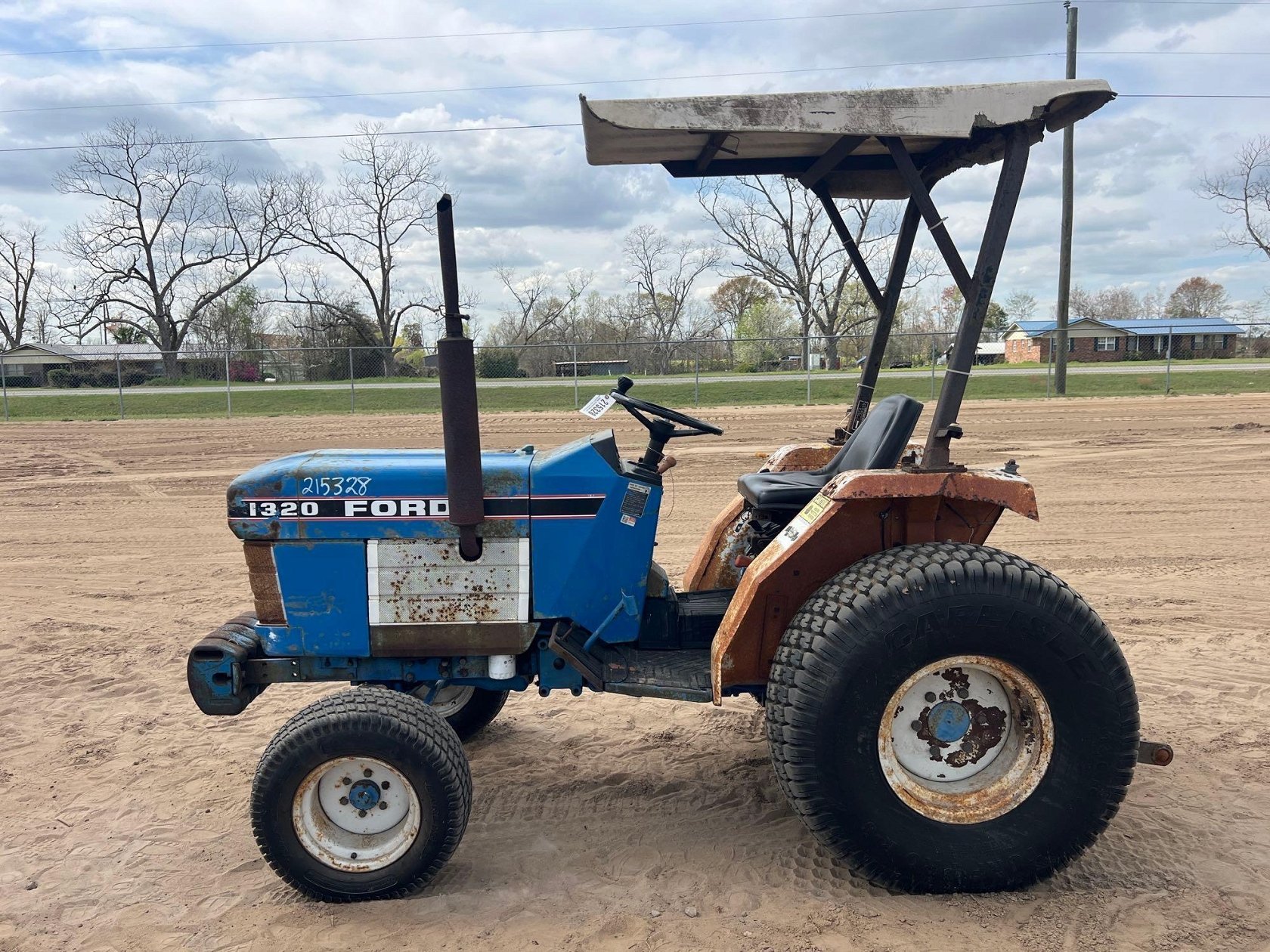 FORD 1320 TRACTOR